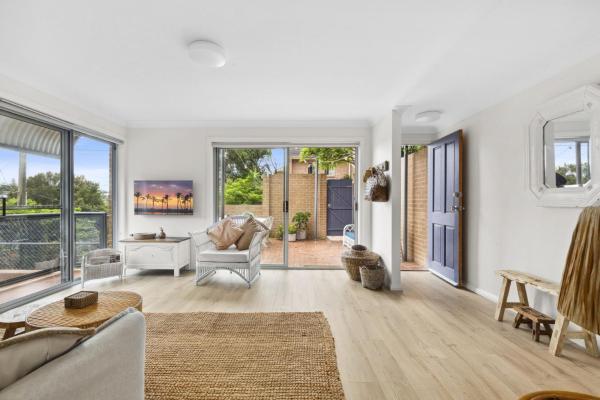 Bright Coastal Townhouse With Bbq & Courtyard - Avoca Beach