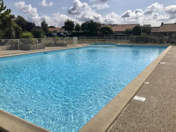 Maison Rénovée Près De La Mer Avec 2 Piscines, Parking Et Animaux Acceptés - Fr-1-364-174 - Préfailles