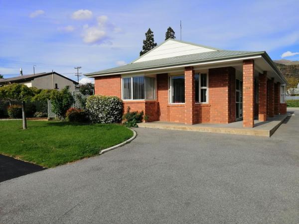 Lake Dunstan Trailhouse - Cromwell