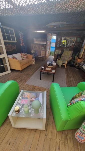 Raglan West Retro Beach Vibe Accommodation - Raglan