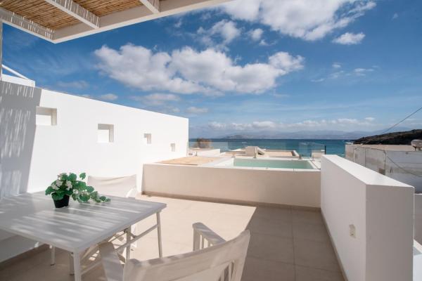 Deluxe Maisonette With Private Jacuzzi - Paros