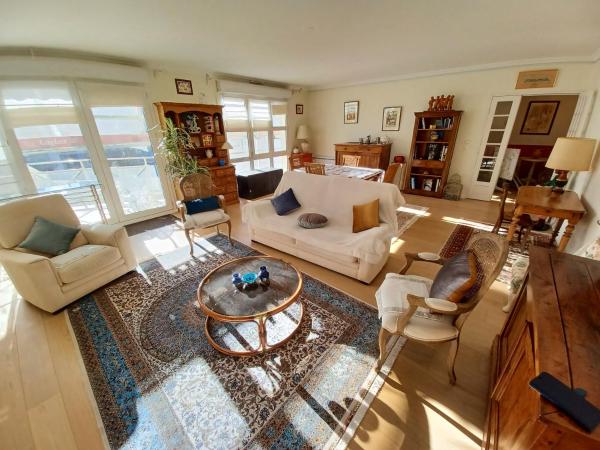 Splendide Appartement Soleil Terrasse - ibis Styles Sceaux Paris Sud