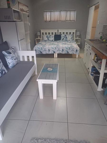 Petite Selfcatering Accommodation Struisbaai Sa - Struisbaai