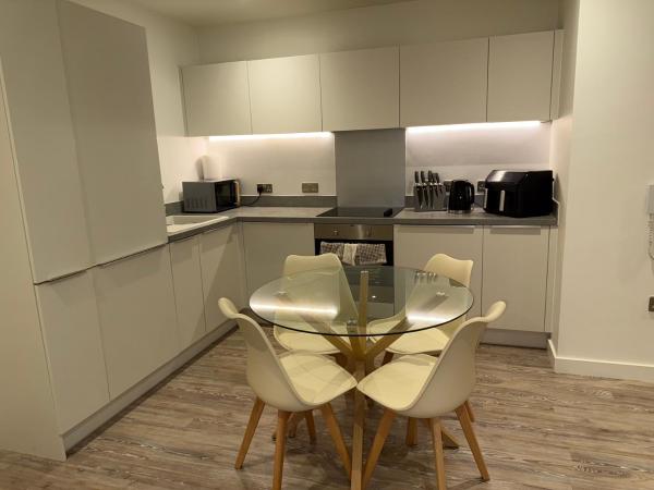 Emerald En-suite King Bedroom - Gillingham