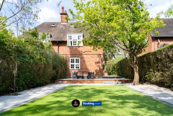 Amazing 3 Bedroom House By Ls2g Short Lets & Serviced Accommodation Greater London With Free Parking - London, UK