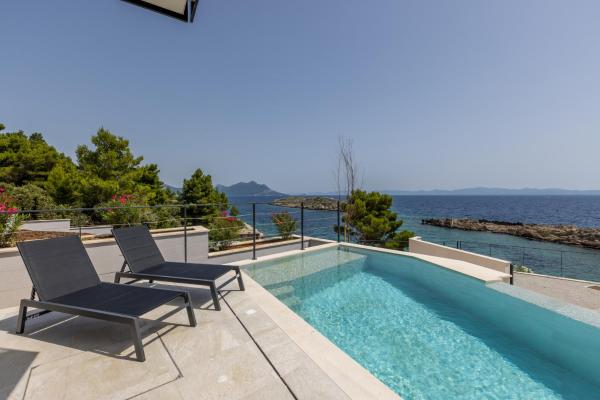 Beachfront Villa Luce With Seaview And Pool - Mljet