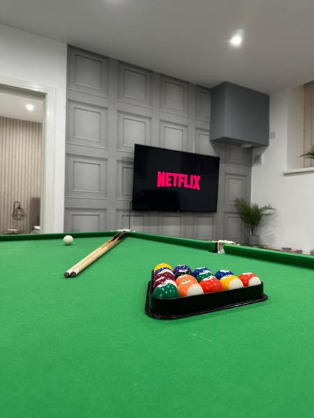 Birmingham City Modern Apartment - Table Tennis - Pool - Birmingham
