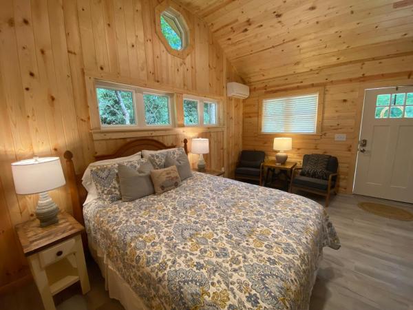 Baby Bear's Den - Highlands, NC