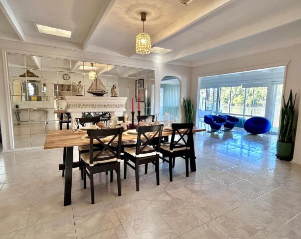 Charming Chevron Island Haven- Dog-friendly Retreat Right On Main River - Gold Coast