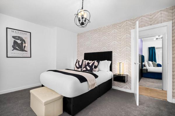 Stylish 3 Bedroom House - Garden - Pool Table - Parking 165m - Solihull