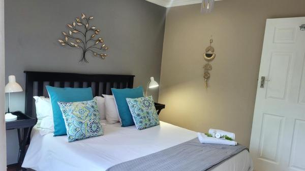 Suite 10- Deja' Blu Bed And Breakfast- East London - East London