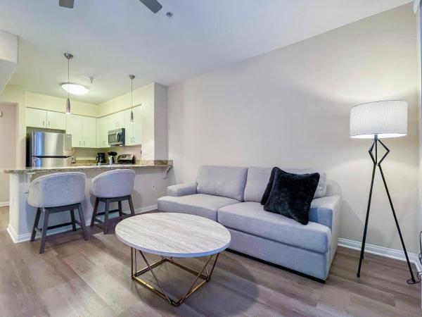Cozy Studio Near Los Angeles Museum Of Art - Hollywood, CA