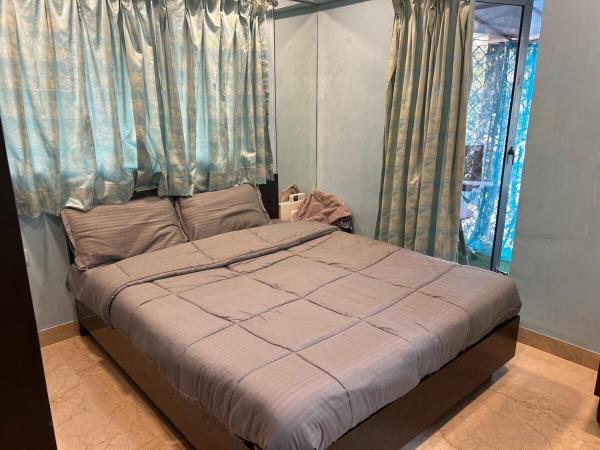 Room With A Balcony At Carters - Mumbai