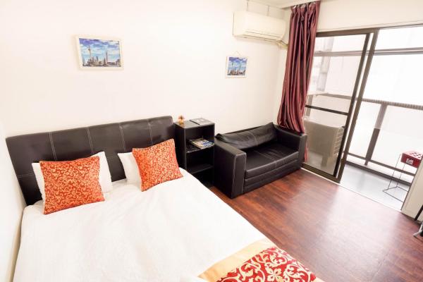Hostel道顿堀心斎橋難波机场巴士步行3-5分钟马路对面就是黑门市场 楼下就是地下铁口超级好位置最大可9人 - Namba