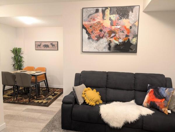Luxury Modern 2-bedroom Suite - Airdrie