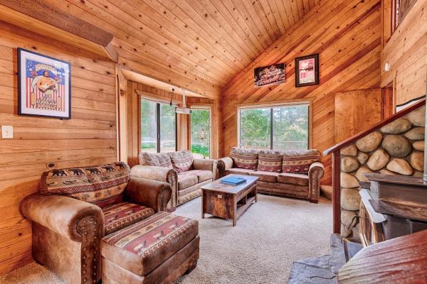 Embrace The Seasons' Sweetness Discover The Serene Beauty Of Cole Ridge Chalet - Clearlake, CA