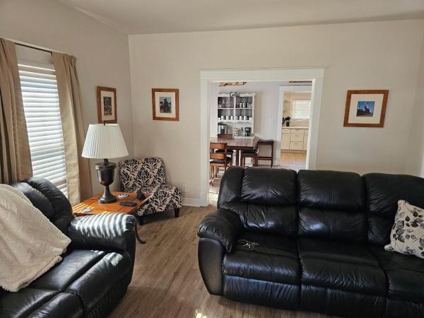 Walk To Churchill Downs! 4-bed 2-bath Sleeps 10-12 - Louisville, KY