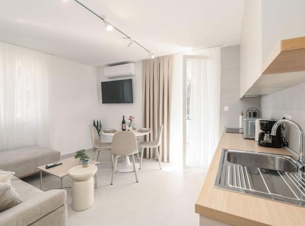 Modern City Escape With Balcony - Near The Ferry Port - Dubrovnik