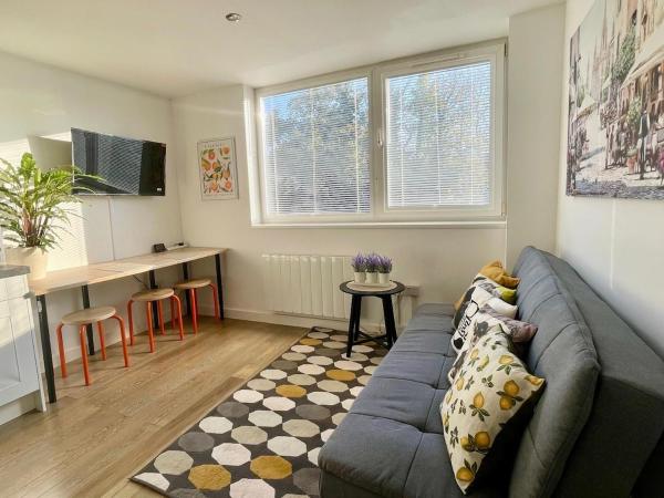 Convenient Quiet Flat With Parking - Andover