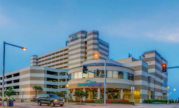 Beach Quarters Resort - Virginia Beach, VA