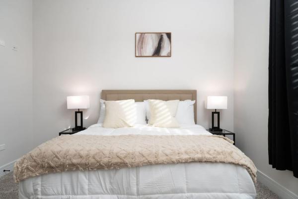Affordable Private Room - Shared - Wrightwood - Chicago