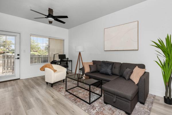 Cozy 2br-pool, Yoga Rm, Gym, Cabanas, Bbq,prkng - 스코츠데일