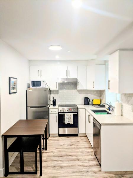 2 Bedrooms Free Parking Central Location - Vancouver