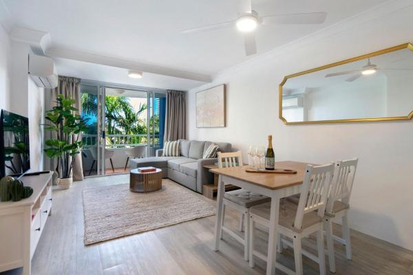 Bel Air Modern 1 Bedroom Apartment - Coasthm - Broadbeach