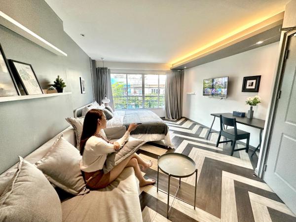 Henhouse Near Iconsiam - Bangkok