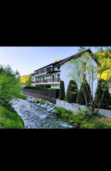 House Of River - Peștera