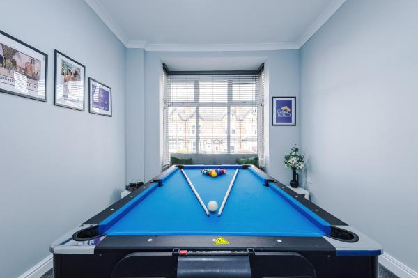 Spacious 4 Bed In Birmingham By 53 Degrees Property, Ideal For Business Or Families, Games Room! - Birmingham