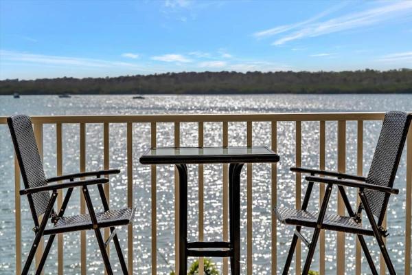 Sunlit Bayview Suite Balcony Pool & Hot Tub - Madeira Beach, FL