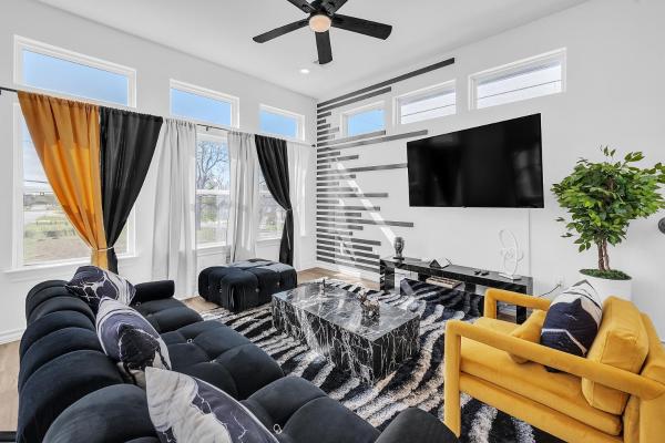 Beehive House- Stylish Houston Getaway Home - Greater Fifth Ward - Houston