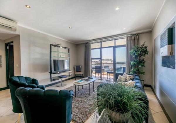 Luxury Living At The Icon - Camps Bay