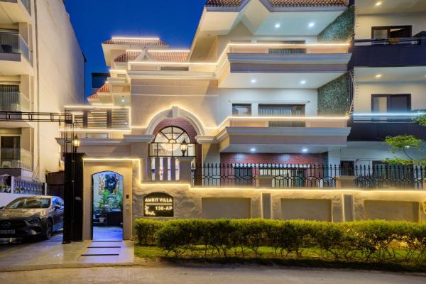 Amrit Hotel - Hotel & Banquet,sector 32 - Gurugram