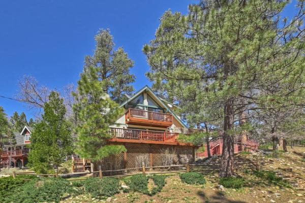 Bear Canyon: Large Cabin, Beautiful Views & Hottub - Big Bear, CA