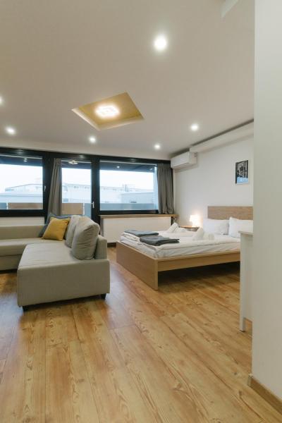 Modernes City Apartment In Top Lage, Balkon, Kostenloser Parkplatz Max 1,65m Höhe Und 1,8m Breite - Weingarten