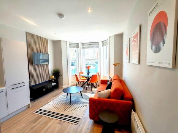 Stunning Modern Apartment Sleeps 4 - 6 Min Walk From Golden Beaches-free Parking - Bournemouth