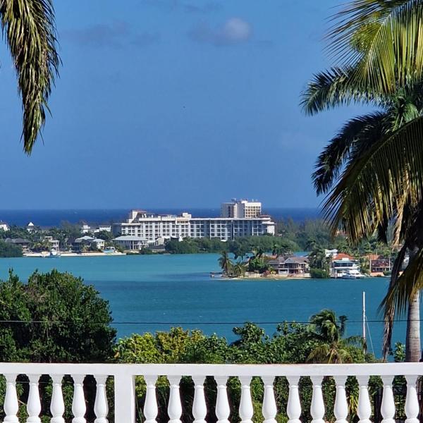 Turquoise Sea Villa - Montego Bay
