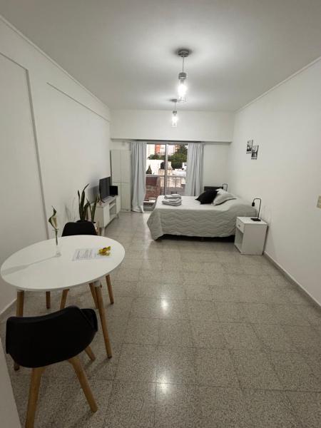 Amplio Monoambiente En 7 Y 34 - La Plata