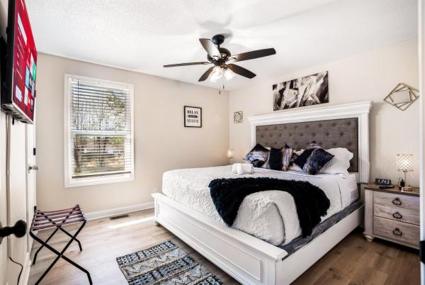 Serenity Cottage 300mbps Wifi - Dog Friendly - Clarksville, TN