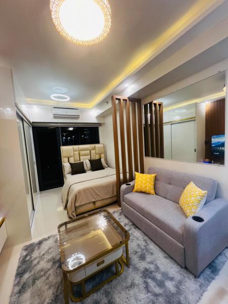 Modern Makati Condo With Balcony & Cityscape Views - Makati