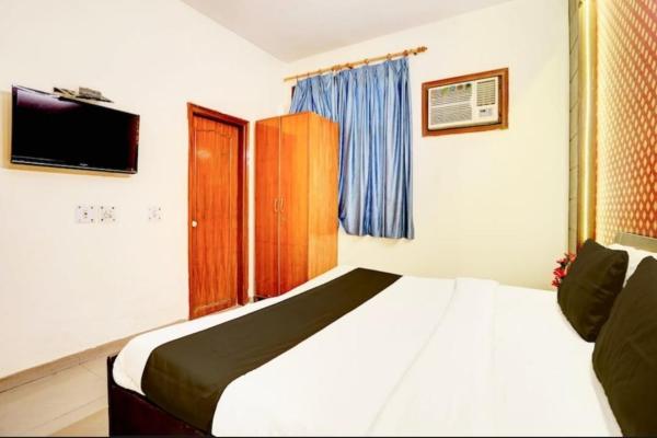 Hotel Raj Palace - Noida