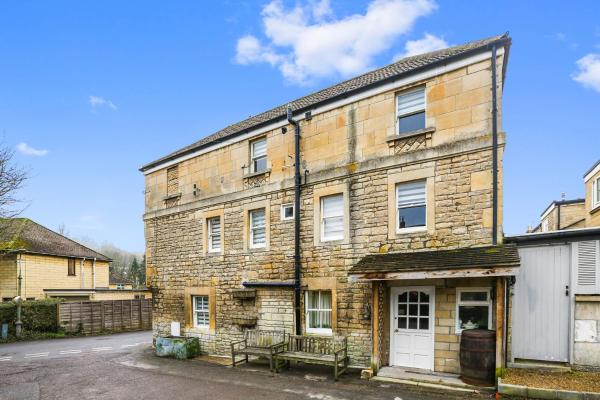 Charming 4-bed Countryside Retreat With Parking - Bath