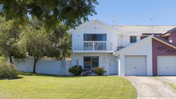 Coastal Hideaway - Water Views And Walk To The Beach - Nelson Bay
