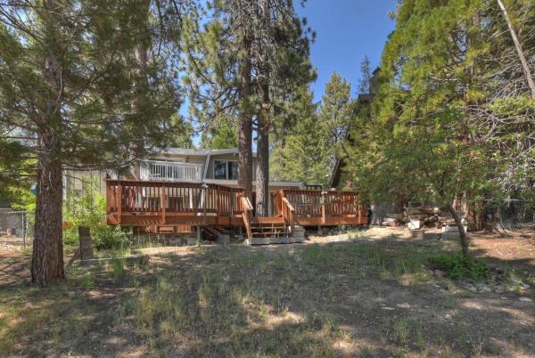 Peaceful Sunshine Chalet With Hot Tub - Big Bear, CA
