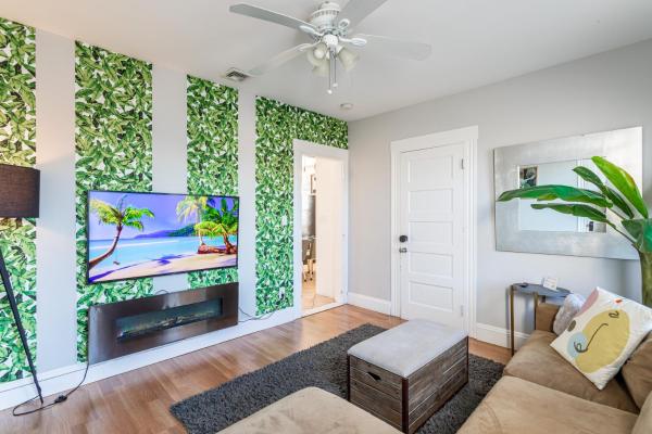 Sunny & Spacious 2bd 1ba Wfh Apt-huge Yard & Patio - Fairfield, CT