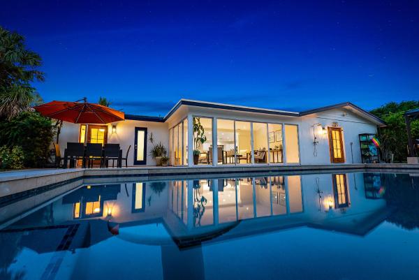 Fully Remodeled, Huge Backyard, Pet-friendly, Pool - West Palm Beach