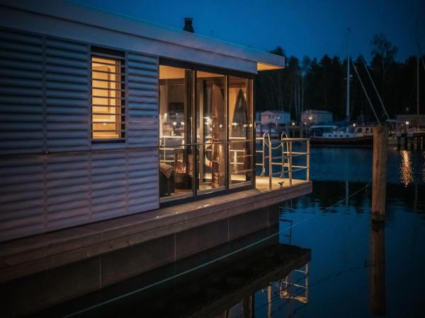 Floating Comfort In Peenemünde - Wolgast