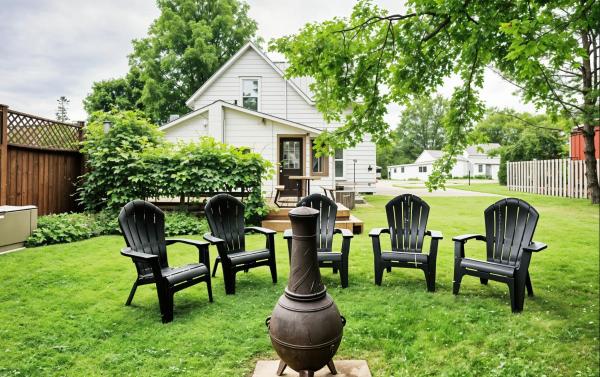 Charming Cottage In Wellington's Heart Near Beach - Prince Edward
